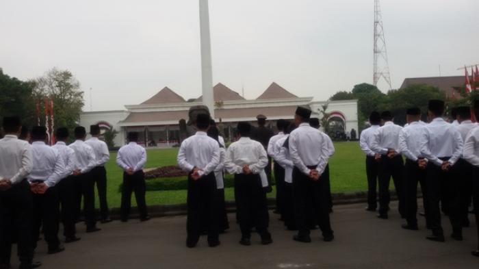 Peserta Upacara HUT ke-70 Kemerdekaan RI di Gedung Agung Berbaris Rapi - Tribunjogja.com