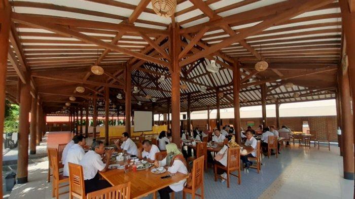 Pondok Bakaran Manding, Pilihan Kuliner Terbaik untuk Menikmati Gurame ...