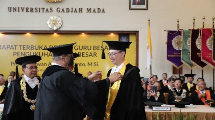 Dekan FISIPOL UGM Dikukuhkan Sebagai Guru Besar Ilmu Kebijakan Publik ...