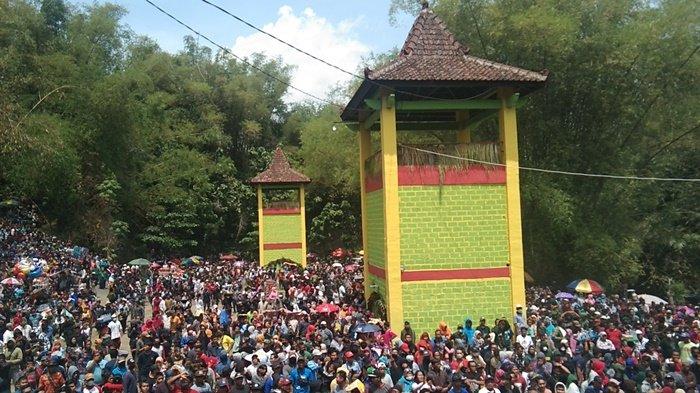 Seorang Lansia Ditangkap Polisi Karena Nekat Nyopet saat Acara Yaa ...