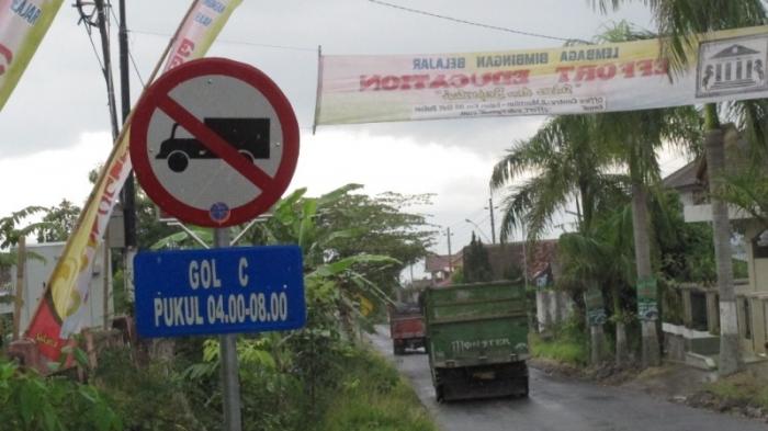 Dishub Magelang Pasang Rambu Batasan Operasional Truk Tambang ...