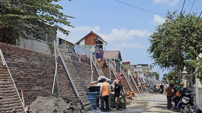 Puluhan Rumah Digusur Demi Proyek Revitalisasi Benteng Keraton ...