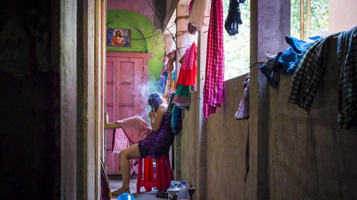FOTO: Menyusuri Kehidupan Pekerja Rumah Bordil Terbesar di Asia ...