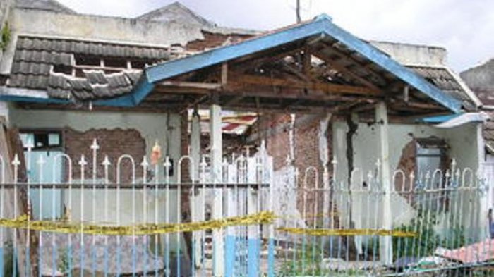 Menyambangi Rumah Perhentian Terakhir Teroris Dr Azhari di Kota Batu ...