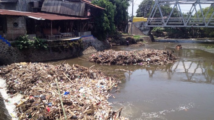Menumpuknya Sampah di Sungai Winongo Jadi Siklus Jelang Musim Penghujan ...