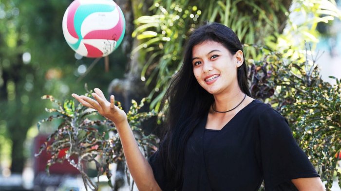 VIDEO Inspiring Beauty: Sari Hartati Memilih Setia pada Voli ...