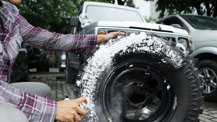 Bingung Pilih Semir Ban Busa atau Cair? Begini Pertimbangannya ...