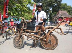Heri Meriahkan Gowes dengan Sepeda Bambu - Tribunjogja.com