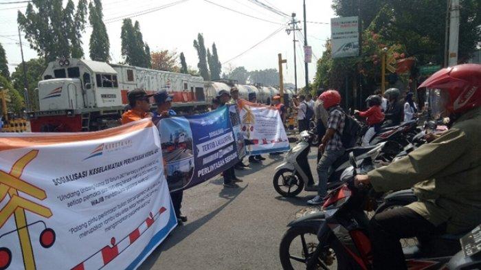 Melanggar di Perlintasan Sebidang Kereta Api Terancam Denda Hingga Kurungan - Tribunjogja.com