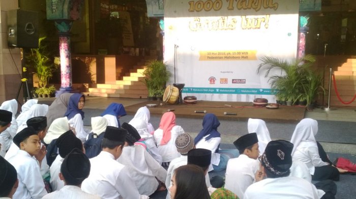 Malioboro Mall Bagikan 1000 Tajil Gratis - Tribunjogja.com