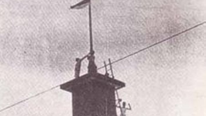 Foto Bersejarah, Perobekan Bendera Belanda yang Menyulut Pertempuran 10 ...