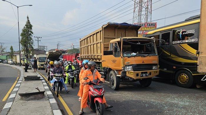 Truk Dump Picu Kecelakaan Beruntun di Blabak Magelang, Arus Lalu Lintas Macet Hingga 5 Kilometer ...