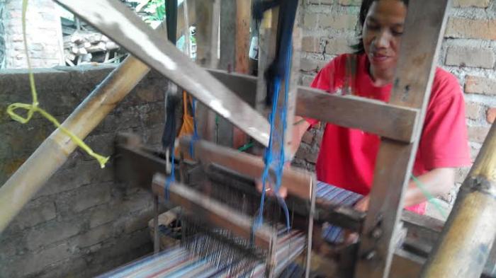 Sumirah Mulai Kembangkan Stagen Warna-warni - Tribunjogja.com