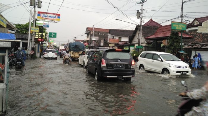 Hujan, Jalan Pramuka Banjir - Tribunjogja.com