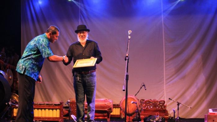 Jim Supangkat Terima Lifetime Achievement Art Award. - Tribunjogja.com