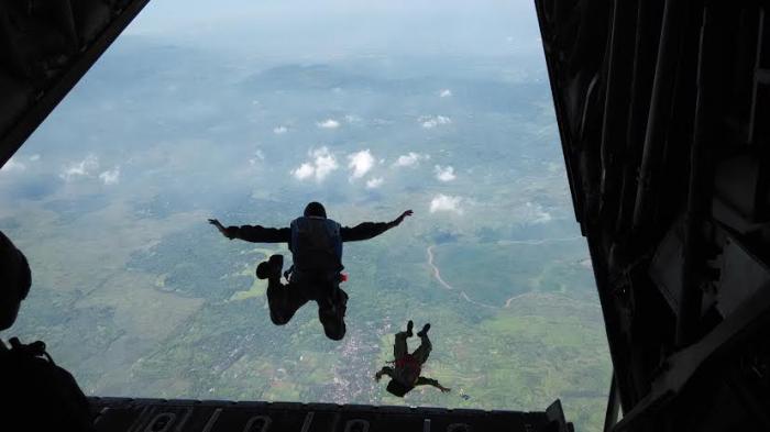 Prajurit Paskhas Latihan Terjun Statik dan Free Fall - Tribunjogja.com