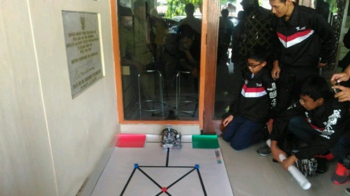 Tim Robot Pelajar Yogyakarta Siap Bawa Nama Indonesia di Kontes Robot ...
