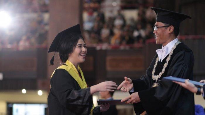 UGM Mewisuda 1.912 Lulusan Sarjana dan Diploma - Tribunjogja.com
