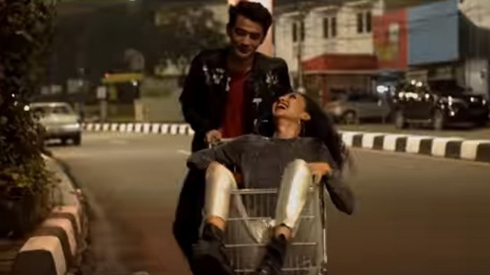 Thomi Baraqbah dan Tatyana Akman Muncul di Video Klip Resmi 'Film ...