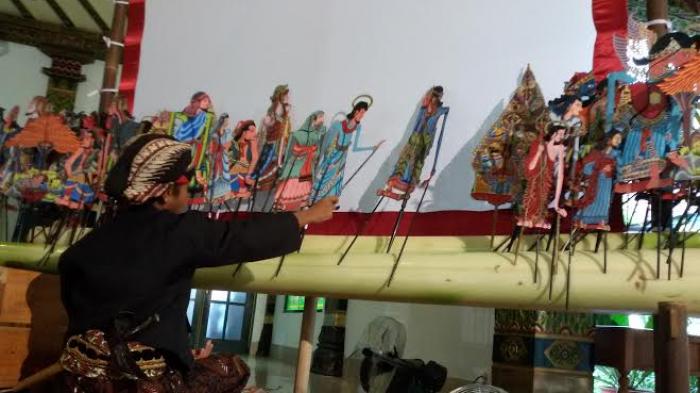 Di Gereja HKTY Ganjuran, Kisah Penyaliban Yesus Digambarkan Melalui ...