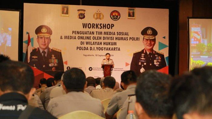 Workshop Penguatan Tim Media Sosial dan Media Online Humas Polri untuk ...