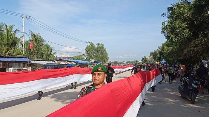 Ikut Pawai Budaya, Satgas Pamtas RI-Malaysia Yonif 621 Arak Bendera ...