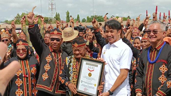 Dayak Tenggalan Menambah Rekor MURI di Irau Malinau 2023, Sendok ...