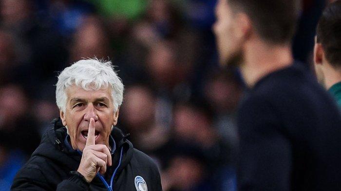 Detik-detik Gasperini Lempar Gestur Geram ke Alonso yang Banyak Protes ...