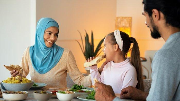 21 Pantun Lucu tentang Makan, Pengingat Diri Agar Tidak Kalap di Momen ...