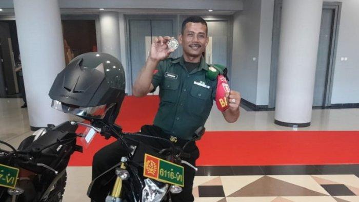 Sosok Babinsa Viral di Samarinda, Kopka Azmiadi Dapat Penghargaan Pin ...