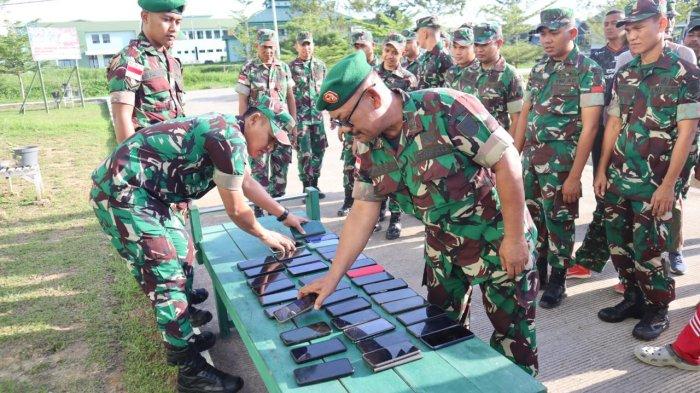 Berantas Judi Online, Korem 092 Maharajalila Razia Handphone Prajurit ...