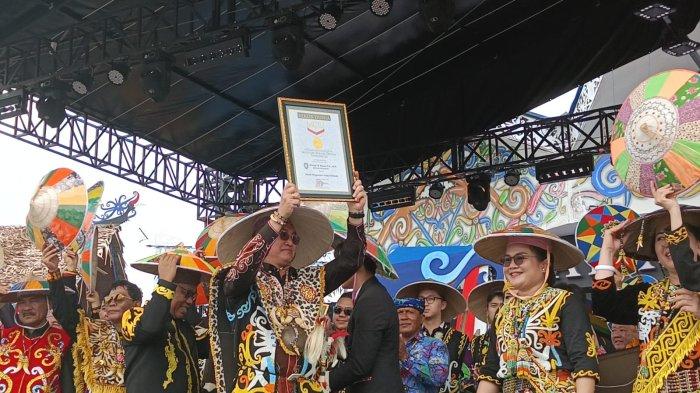 Inilah Foto Detik-detik Pesta Budaya Irau Malinau 2023 Cetak Rekor MURI ...