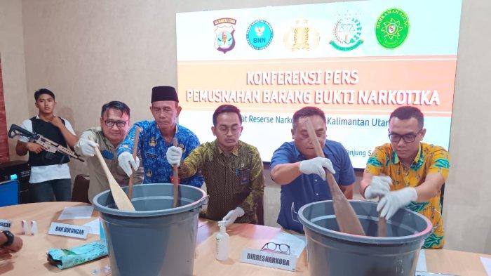 Polda Kaltara Musnahkan 3 Kilogram Sabu, Disaksikan 14 Orang Tersangka dari Bandar hingga Kurir ...