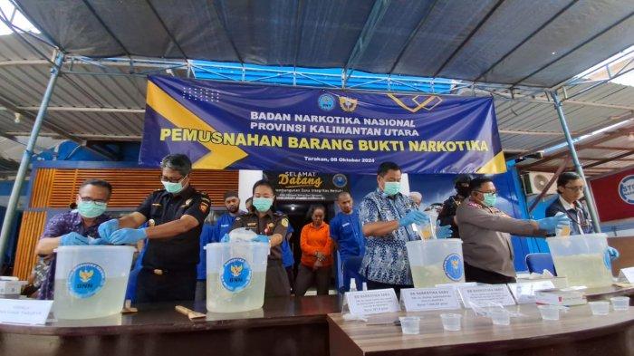 2,4 Kg Sabu Dimusnahkan BNNP Kaltara dengan Dilarutkan ke Dalam Air, 7 Tersangka Dihadirkan ...