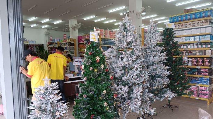 Banyak Pernak Pernik Natal Terjual di Mini Market Tanjung Selor, Jelang ...
