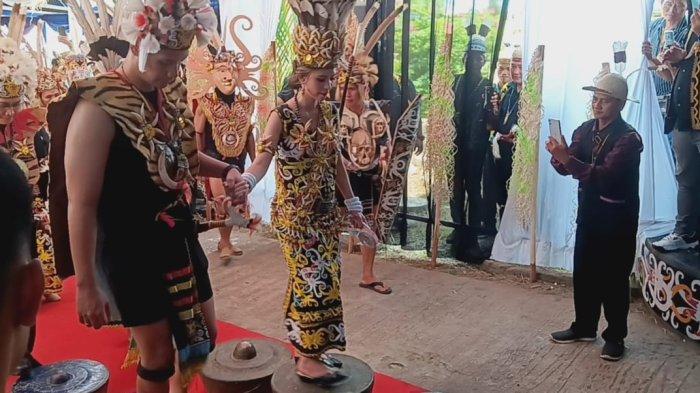 Mengenal Tradisi Pakiban Asal Suku Dayak Kenyah yang Meramaikan ...