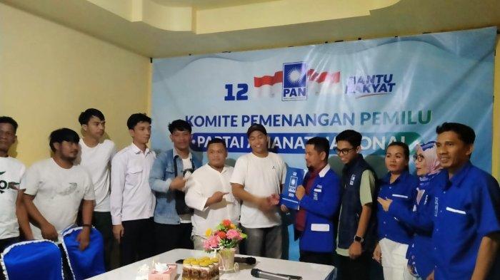 Dua Komunitas Muda Ambil Formulir Pendaftaran ke PAN, Dukung Ahmad ...