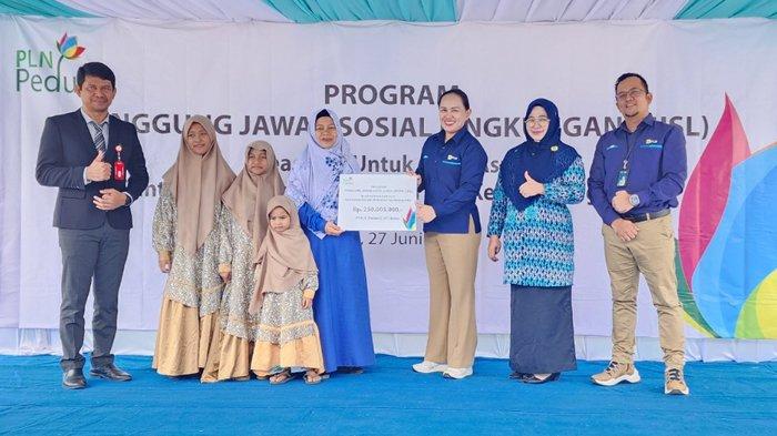 Dukung Pendidikan Berkualitas, PLN Serahkan Beasiswa Rp 250 Juta ke ...