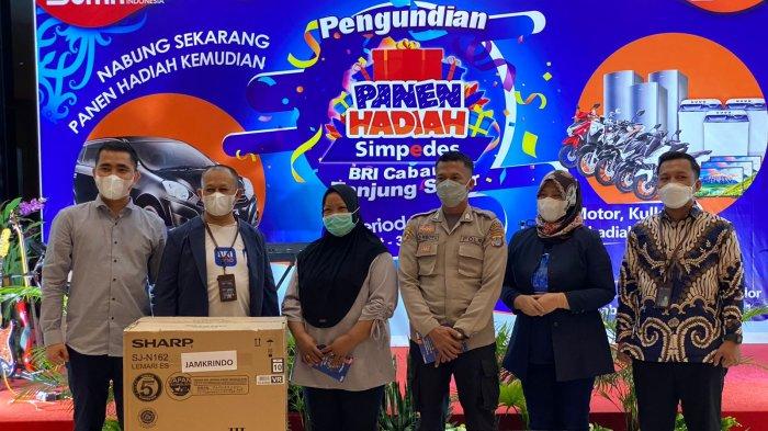 Bentuk Terima Kasih ke Nasabah, BRI Cabang Tanjung Selor Mengadakan Panen Hadiah Simpedes ...