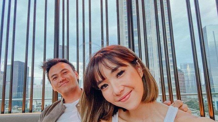 Mesra Lagi, Pose Rebahan Gisella Anastasia dengan Wijin di Pantai jadi Sorotan, Dugaan CLBK ...