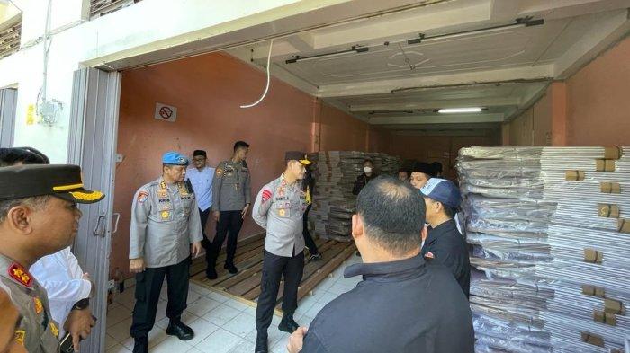 Pengecekan Gudang Logistik Pemilu 2024 di Nunukan, Kapolda Kaltara Minta Tingkatkan Keamanan ...