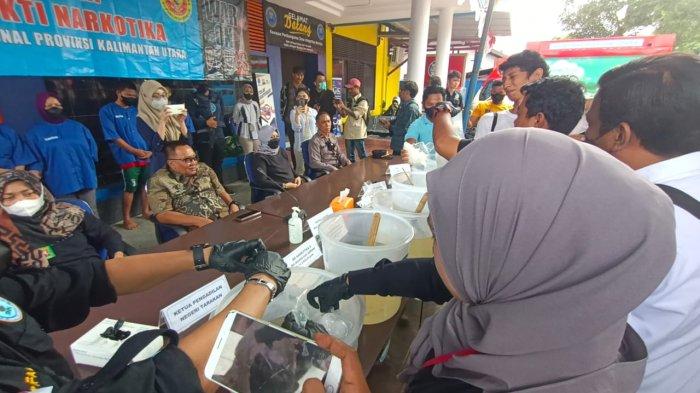 BNNP Musnahkan 15,8 Kg Markoba, Jurnalis Dapat Kesempatan Mengaduk BB Sabu Seharga Puluhan ...
