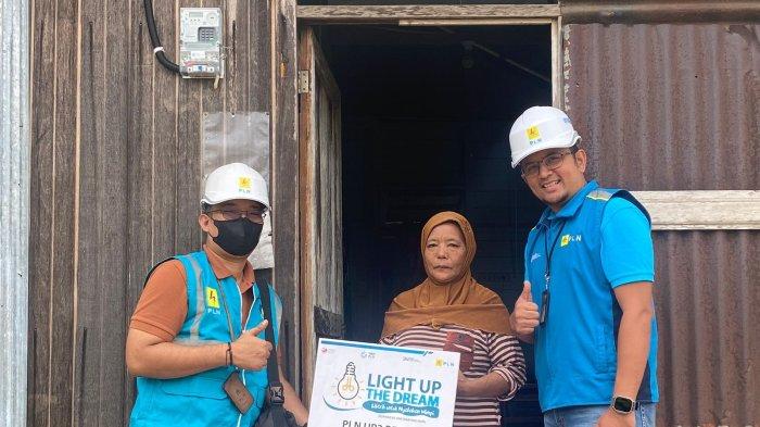 Gratiskan Penyambungan Listrik untuk Warga Kurang Mampu, Cara PLN UP3 Berau Terangi Pelosok ...