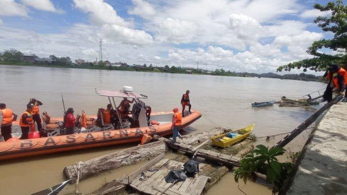 Jenazah Dipulangkan ke Rumah Duka, Isak Tangis Keluarga Pecah Saat Evakuasi Korban Tenggelam ...