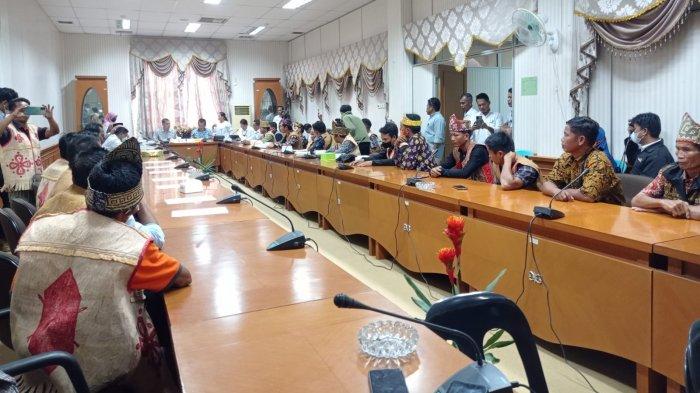 DPRD Nunukan Beri Dua Opsi untuk Masyarakat Adat Dayak Tenggalan, Gad ...