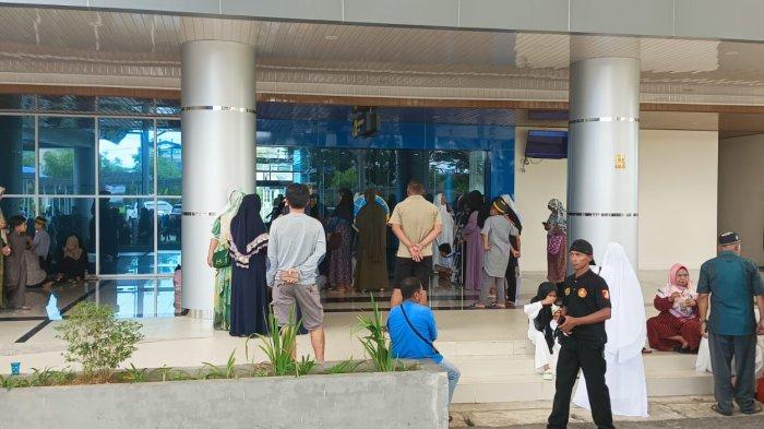 Siang ini, Jemaah Haji Malinau Tiba di Bandara Kolonel RA Bessing ...