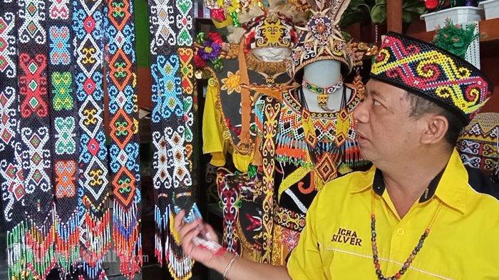 Pesona Kerajinan Tangan Manik-manik Khas Dayak Kalimantan, Dari Tas ...