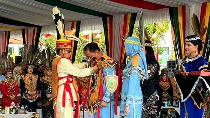 Ini Nama dan Arti Gelar Adat Diterima Gubernur Agustiar Sabran Hari ...