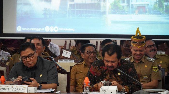 Bupati Murung Raya Heriyus Hadiri Pertemuan dengan Komisi V DPR RI di Kantor Gubernur Kalteng ...