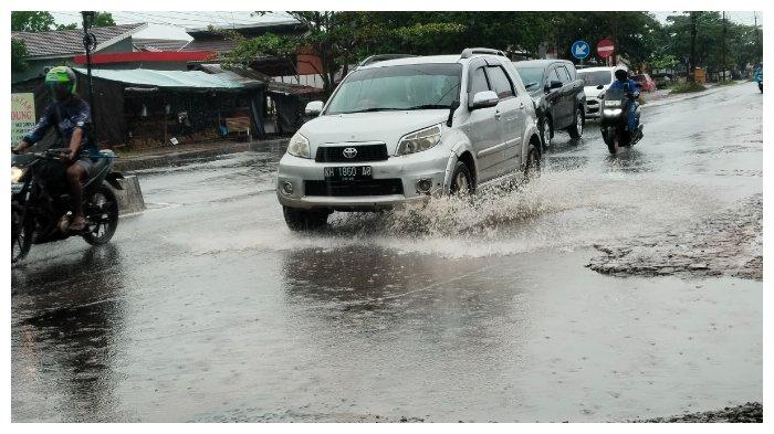 FOTO Genangan Jalan G Obos Kota Palangka Raya Kalteng - Tribunkalteng.com